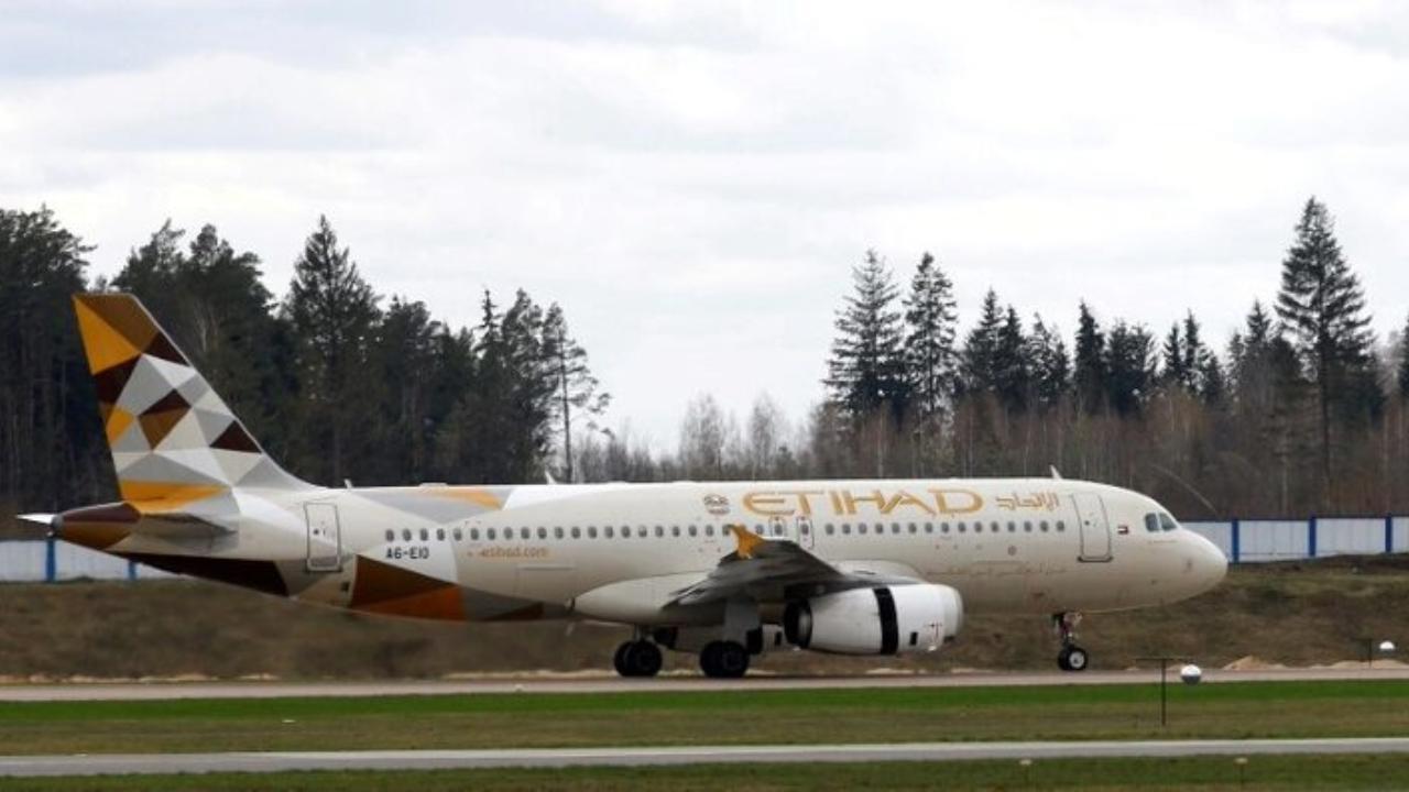 Etihad Tells Boeing 787 Pilots to Be Careful with Fuel Switches, Orders ...